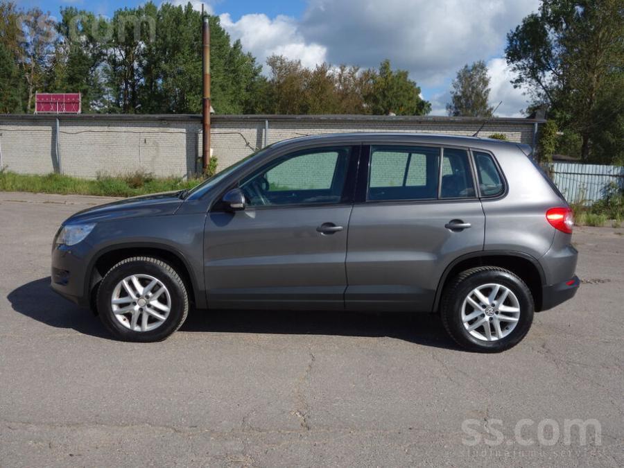 Grey Volkswagen Tiguan 2011 in Riga, with an engine capacity of 2.00 L and mileage of 220 thousand km for 6950 €, photo 12 on AUTOMOTO.COM.LV