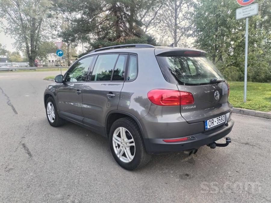 Pelēks Volkswagen Tiguan 2011 Rīga, ar dzinēja tilpumu 2.00 L un nobraukumu 201 tūkst. km par 7650 €, foto 4 vietnē AUTOMOTO.COM.LV