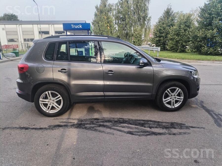 Pelēks Volkswagen Tiguan 2011 Rīga, ar dzinēja tilpumu 2.00 L un nobraukumu 201 tūkst. km par 7650 €, foto 7 vietnē AUTOMOTO.COM.LV
