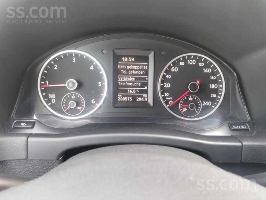 Pelēks Volkswagen Tiguan 2011 Rīga, ar dzinēja tilpumu 2.00 L un nobraukumu 201 tūkst. km par 7650 €, foto 13 vietnē AUTOMOTO.COM.LV