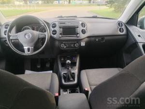 Pelēks Volkswagen Tiguan 2011 Rīga, ar dzinēja tilpumu 2.00 L un nobraukumu 201 tūkst. km par 7650 €, foto 16 vietnē AUTOMOTO.COM.LV
