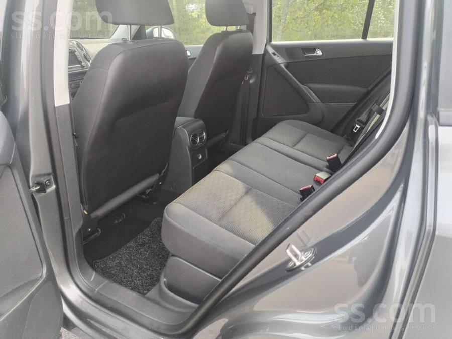 Pelēks Volkswagen Tiguan 2011 Rīga, ar dzinēja tilpumu 2.00 L un nobraukumu 201 tūkst. km par 7650 €, foto 18 vietnē AUTOMOTO.COM.LV