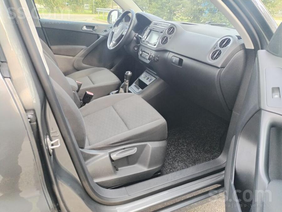Pelēks Volkswagen Tiguan 2011 Rīga, ar dzinēja tilpumu 2.00 L un nobraukumu 201 tūkst. km par 7650 €, foto 21 vietnē AUTOMOTO.COM.LV