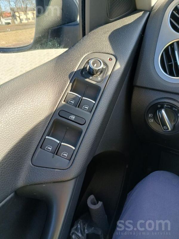 Pelēks Volkswagen Tiguan 2011 Cēsis, ar dzinēja tilpumu 2.00 L un nobraukumu 225 tūkst. km par 8450 €, foto 5 vietnē AUTOMOTO.COM.LV