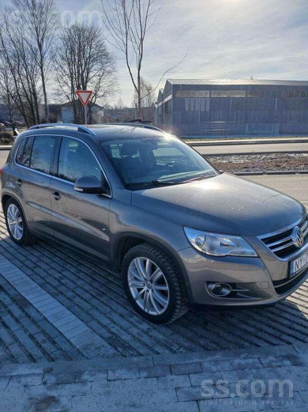Pelēks Volkswagen Tiguan 2011 Cēsis, ar dzinēja tilpumu 2.00 L un nobraukumu 225 tūkst. km par 8450 €, foto 7 vietnē AUTOMOTO.COM.LV