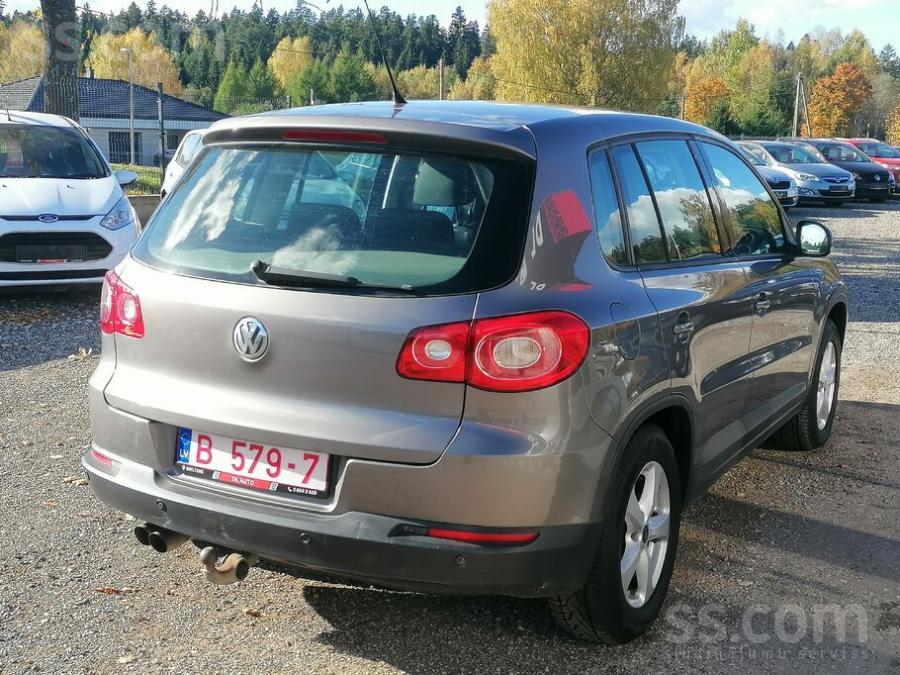Pelēks Volkswagen Tiguan 2011 Valmiera, ar dzinēja tilpumu 2.00 L un nobraukumu 290 tūkst. km par 5550 €, foto 6 vietnē AUTOMOTO.COM.LV