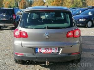 Pelēks Volkswagen Tiguan 2011 Valmiera, ar dzinēja tilpumu 2.00 L un nobraukumu 290 tūkst. km par 5550 €, foto 7 vietnē AUTOMOTO.COM.LV