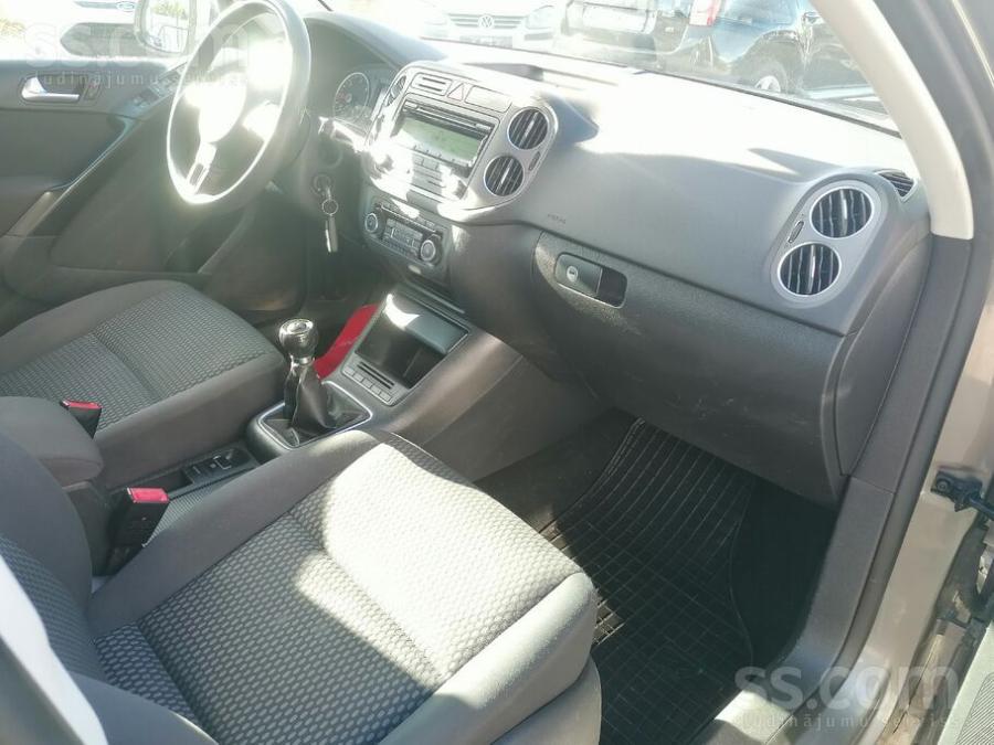 Pelēks Volkswagen Tiguan 2011 Valmiera, ar dzinēja tilpumu 2.00 L un nobraukumu 290 tūkst. km par 5550 €, foto 12 vietnē AUTOMOTO.COM.LV