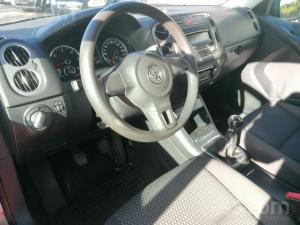 Pelēks Volkswagen Tiguan 2011 Valmiera, ar dzinēja tilpumu 2.00 L un nobraukumu 290 tūkst. km par 5550 €, foto 16 vietnē AUTOMOTO.COM.LV