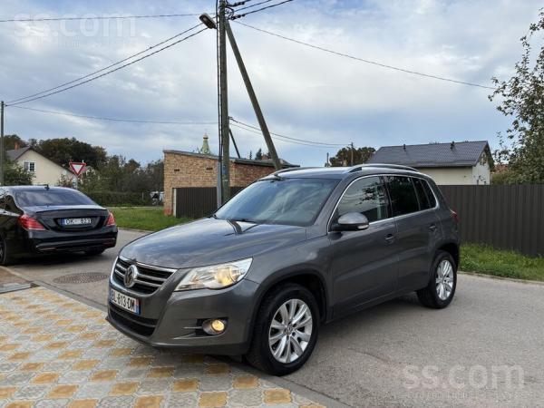 Grey Volkswagen Tiguan 2011 in Daugavpils, with an engine capacity of 2.00 L and mileage of 0 thousand km for 6750 €, photo 1 on AUTOMOTO.COM.LV