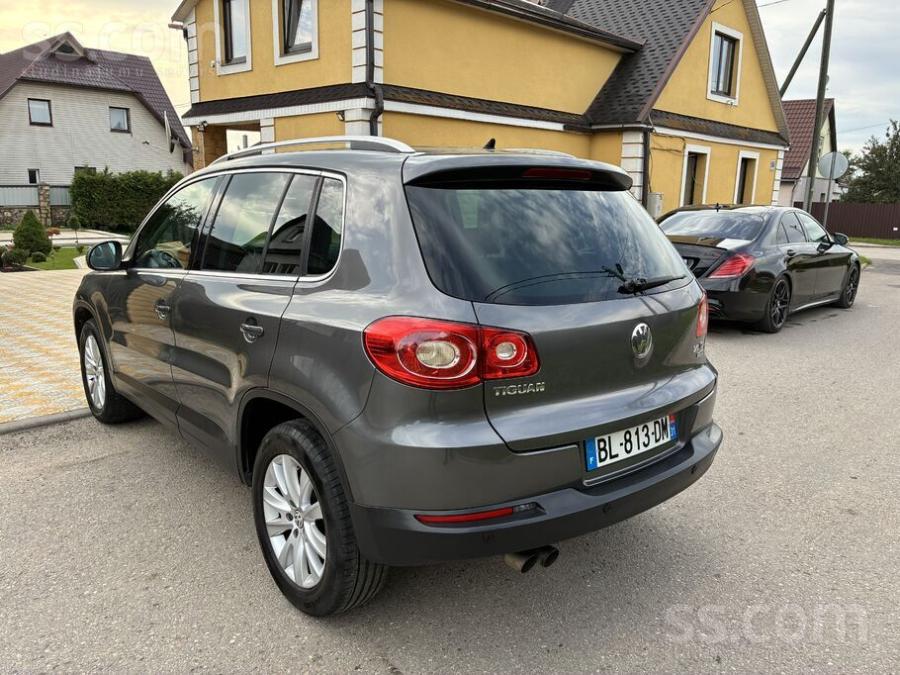 Grey Volkswagen Tiguan 2011 in Daugavpils, with an engine capacity of 2.00 L and mileage of 0 thousand km for 6750 €, photo 4 on AUTOMOTO.COM.LV