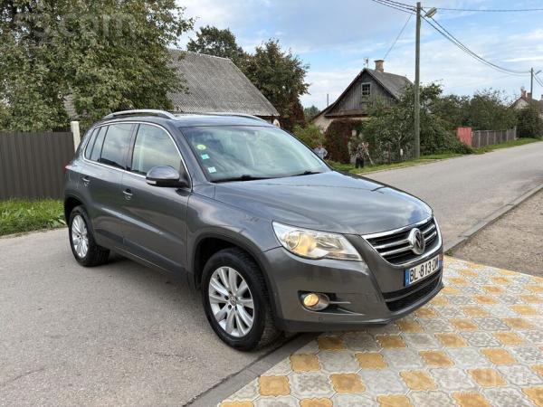 Grey Volkswagen Tiguan 2011 in Daugavpils, with an engine capacity of 2.00 L and mileage of 0 thousand km for 6750 €, photo 8 on AUTOMOTO.COM.LV