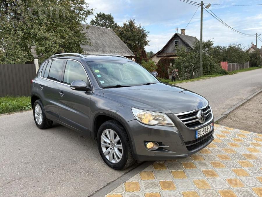 Grey Volkswagen Tiguan 2011 in Daugavpils, with an engine capacity of 2.00 L and mileage of 0 thousand km for 6750 €, photo 8 on AUTOMOTO.COM.LV