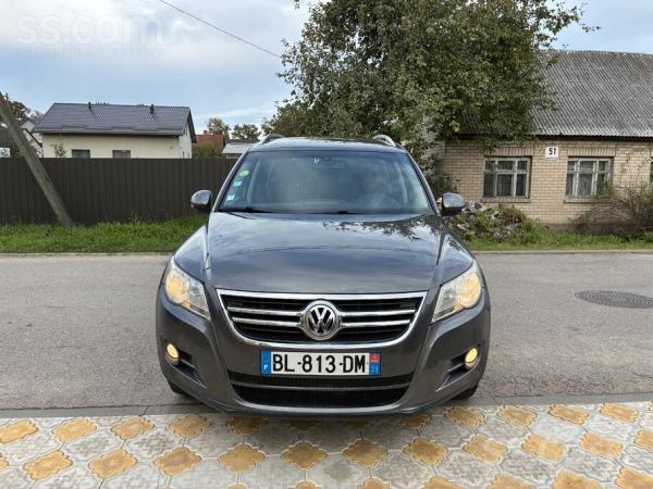 Grey Volkswagen Tiguan 2011 in Daugavpils, with an engine capacity of 2.00 L and mileage of 0 thousand km for 6750 €, photo 9 on AUTOMOTO.COM.LV