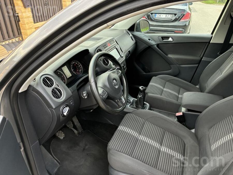 Grey Volkswagen Tiguan 2011 in Daugavpils, with an engine capacity of 2.00 L and mileage of 0 thousand km for 6750 €, photo 10 on AUTOMOTO.COM.LV