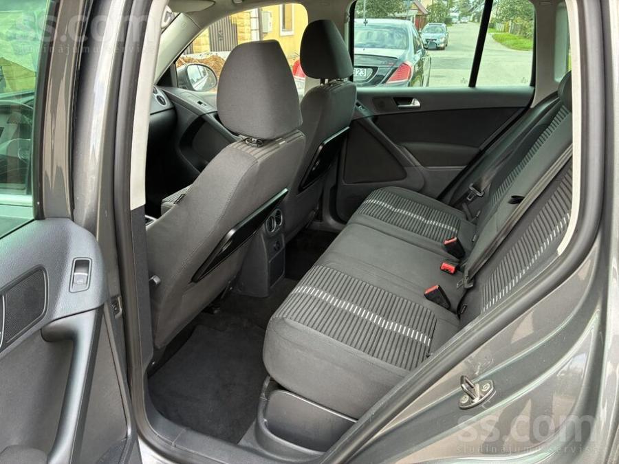 Grey Volkswagen Tiguan 2011 in Daugavpils, with an engine capacity of 2.00 L and mileage of 0 thousand km for 6750 €, photo 13 on AUTOMOTO.COM.LV