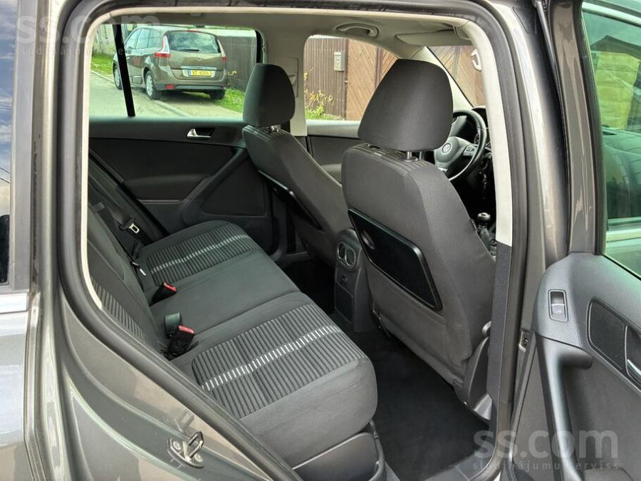 Grey Volkswagen Tiguan 2011 in Daugavpils, with an engine capacity of 2.00 L and mileage of 0 thousand km for 6750 €, photo 14 on AUTOMOTO.COM.LV