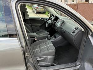 Grey Volkswagen Tiguan 2011 in Daugavpils, with an engine capacity of 2.00 L and mileage of 0 thousand km for 6750 €, photo 15 on AUTOMOTO.COM.LV