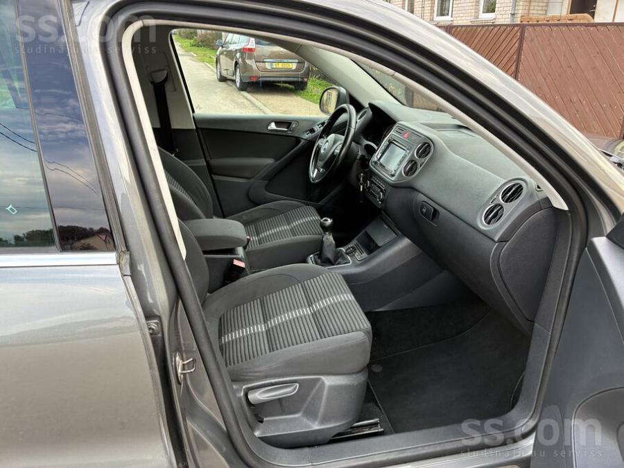 Grey Volkswagen Tiguan 2011 in Daugavpils, with an engine capacity of 2.00 L and mileage of 0 thousand km for 6750 €, photo 15 on AUTOMOTO.COM.LV