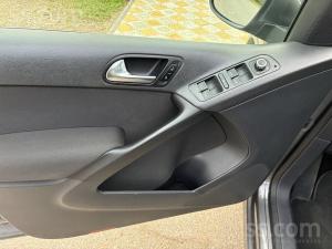 Grey Volkswagen Tiguan 2011 in Daugavpils, with an engine capacity of 2.00 L and mileage of 0 thousand km for 6750 €, photo 17 on AUTOMOTO.COM.LV