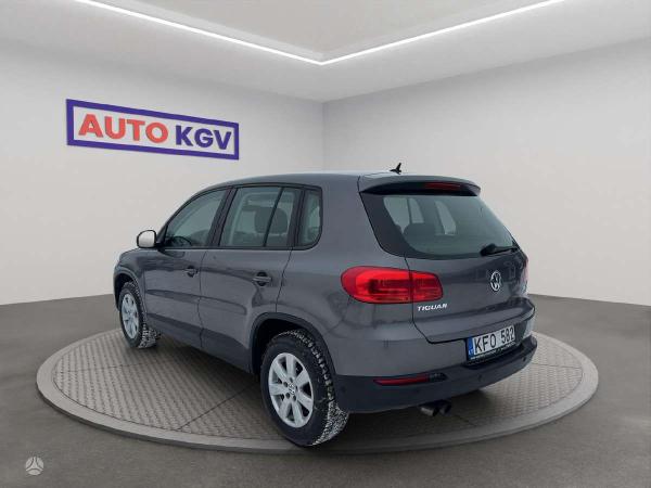 Grey Volkswagen Tiguan 2012 in Kaunas, with an engine capacity of 2.00 L and mileage of 312 thousand km for 9499 €, photo 3 on AUTOMOTO.COM.LV
