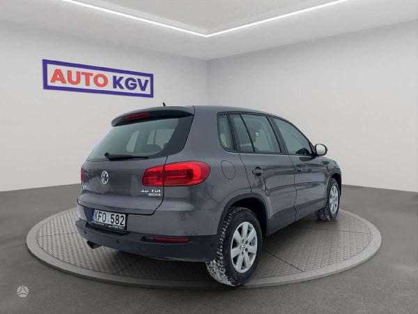 Grey Volkswagen Tiguan 2012 in Kaunas, with an engine capacity of 2.00 L and mileage of 312 thousand km for 9499 €, photo 5 on AUTOMOTO.COM.LV