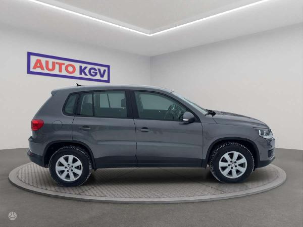 Grey Volkswagen Tiguan 2012 in Kaunas, with an engine capacity of 2.00 L and mileage of 312 thousand km for 9499 €, photo 6 on AUTOMOTO.COM.LV