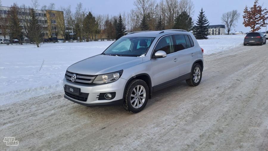 Pelēks Volkswagen Tiguan 2012 Viļņa, ar dzinēja tilpumu 1.40 L un nobraukumu 208 tūkst. km par 6500 €, foto 2 vietnē AUTOMOTO.COM.LV