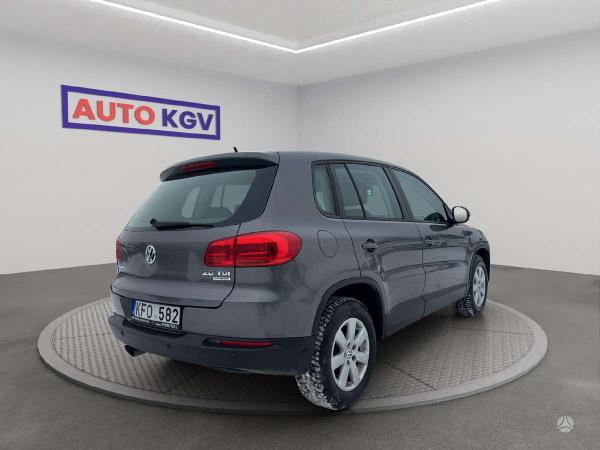 Grey Volkswagen Tiguan 2012 in Kaunas, with an engine capacity of 2.00 L and mileage of 312 thousand km for 9499 €, photo 5 on AUTOMOTO.COM.LV