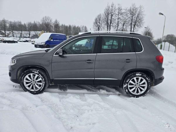 Grey Volkswagen Tiguan 2012 in Taurage, with an engine capacity of 1.97 L and mileage of 199 thousand km for 7950 €, photo 2 on AUTOMOTO.COM.LV