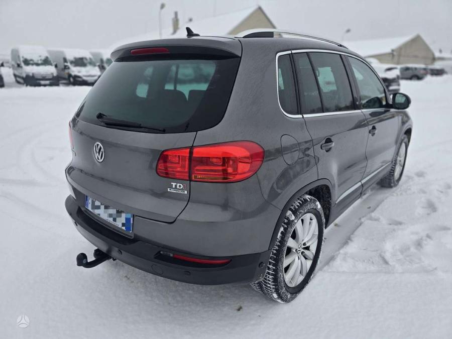 Pelēks Volkswagen Tiguan 2012 Tauragė, ar dzinēja tilpumu 1.97 L un nobraukumu 199 tūkst. km par 7950 €, foto 4 vietnē AUTOMOTO.COM.LV