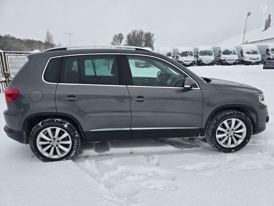 Pelēks Volkswagen Tiguan 2012 Tauragė, ar dzinēja tilpumu 1.97 L un nobraukumu 199 tūkst. km par 7950 €, foto 5 vietnē AUTOMOTO.COM.LV