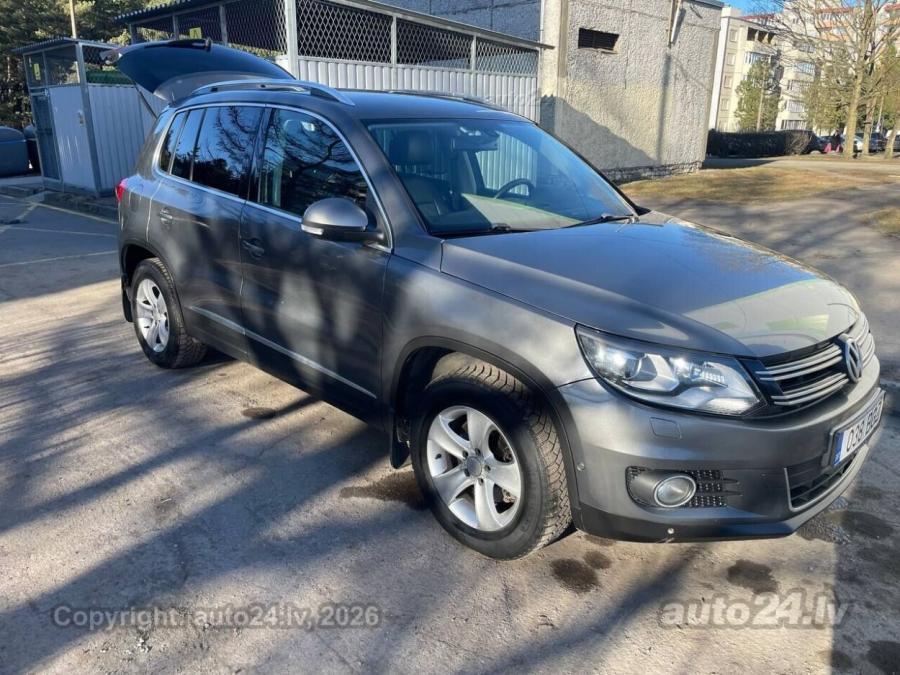 Pelēks Volkswagen Tiguan 2012 Tallina, ar dzinēja tilpumu 2.00 L un nobraukumu 170 tūkst. km par 12800 €, foto 2 vietnē AUTOMOTO.COM.LV