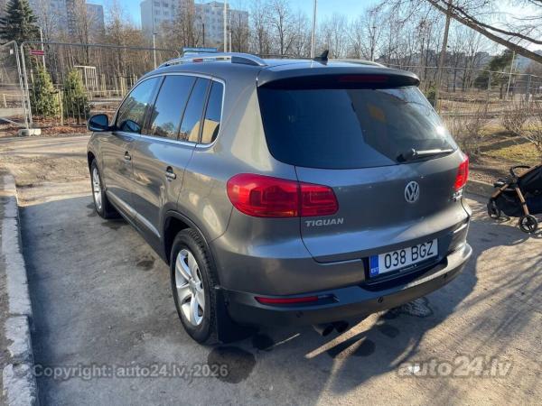 Pelēks Volkswagen Tiguan 2012 Tallina, ar dzinēja tilpumu 2.00 L un nobraukumu 170 tūkst. km par 12800 €, foto 4 vietnē AUTOMOTO.COM.LV