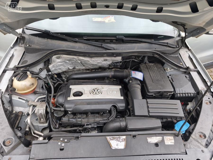 Grey Volkswagen Tiguan 2012 in Vilnius, with an engine capacity of 2.00 L and mileage of 153 thousand km for 6750 €, photo 3 on AUTOMOTO.COM.LV
