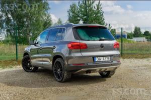 Pelēks Volkswagen Tiguan 2012 Valmiera, ar dzinēja tilpumu 2.00 L un nobraukumu 317 tūkst. km par 6900 €, foto 4 vietnē AUTOMOTO.COM.LV