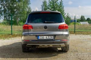 Pelēks Volkswagen Tiguan 2012 Valmiera, ar dzinēja tilpumu 2.00 L un nobraukumu 317 tūkst. km par 6900 €, foto 5 vietnē AUTOMOTO.COM.LV