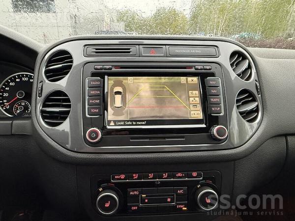 Pelēks Volkswagen Tiguan 2012 Rīga, ar dzinēja tilpumu 2.00 L un nobraukumu 239 tūkst. km par 7999 €, foto 4 vietnē AUTOMOTO.COM.LV
