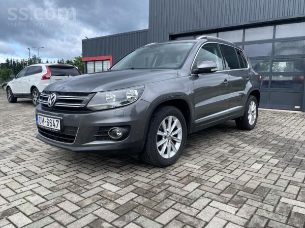 Grey Volkswagen Tiguan 2012 in Ogre, with an engine capacity of 2.00 L and mileage of 238 thousand km for 9970 €, photo 1 on AUTOMOTO.COM.LV