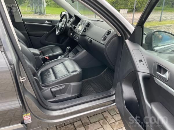 Grey Volkswagen Tiguan 2012 in Ogre, with an engine capacity of 2.00 L and mileage of 238 thousand km for 9970 €, photo 7 on AUTOMOTO.COM.LV