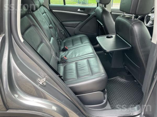 Grey Volkswagen Tiguan 2012 in Ogre, with an engine capacity of 2.00 L and mileage of 238 thousand km for 9970 €, photo 8 on AUTOMOTO.COM.LV