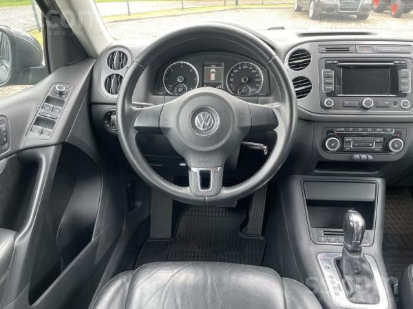 Grey Volkswagen Tiguan 2012 in Ogre, with an engine capacity of 2.00 L and mileage of 238 thousand km for 9970 €, photo 9 on AUTOMOTO.COM.LV