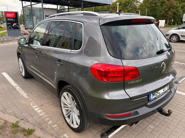 Grey Volkswagen Tiguan 2012 in Vilnius, with an engine capacity of 1.98 L and mileage of 208 thousand km for 8199 €, photo 3 on AUTOMOTO.COM.LV