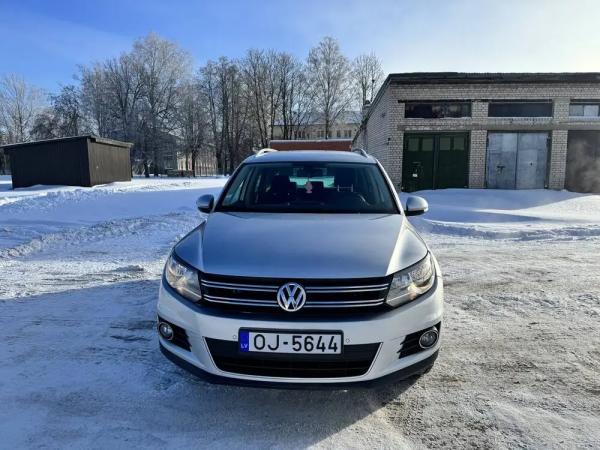 Grey Volkswagen Tiguan 2012 in Rezekne, with an engine capacity of 2.00 L and mileage of 238 thousand km for 8900 €, photo 2 on AUTOMOTO.COM.LV