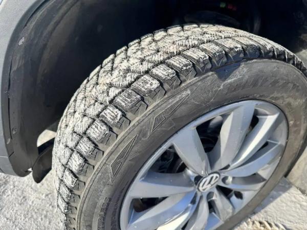 Grey Volkswagen Tiguan 2012 in Rezekne, with an engine capacity of 2.00 L and mileage of 238 thousand km for 8900 €, photo 9 on AUTOMOTO.COM.LV