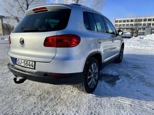 Pelēks Volkswagen Tiguan 2012 Rēzekne, ar dzinēja tilpumu 2.00 L un nobraukumu 238 tūkst. km par 8900 €, foto 6 vietnē AUTOMOTO.COM.LV