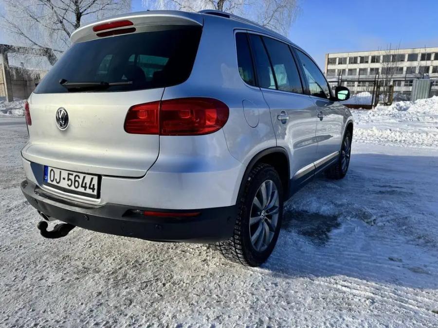Pelēks Volkswagen Tiguan 2012 Rēzekne, ar dzinēja tilpumu 2.00 L un nobraukumu 238 tūkst. km par 8900 €, foto 6 vietnē AUTOMOTO.COM.LV