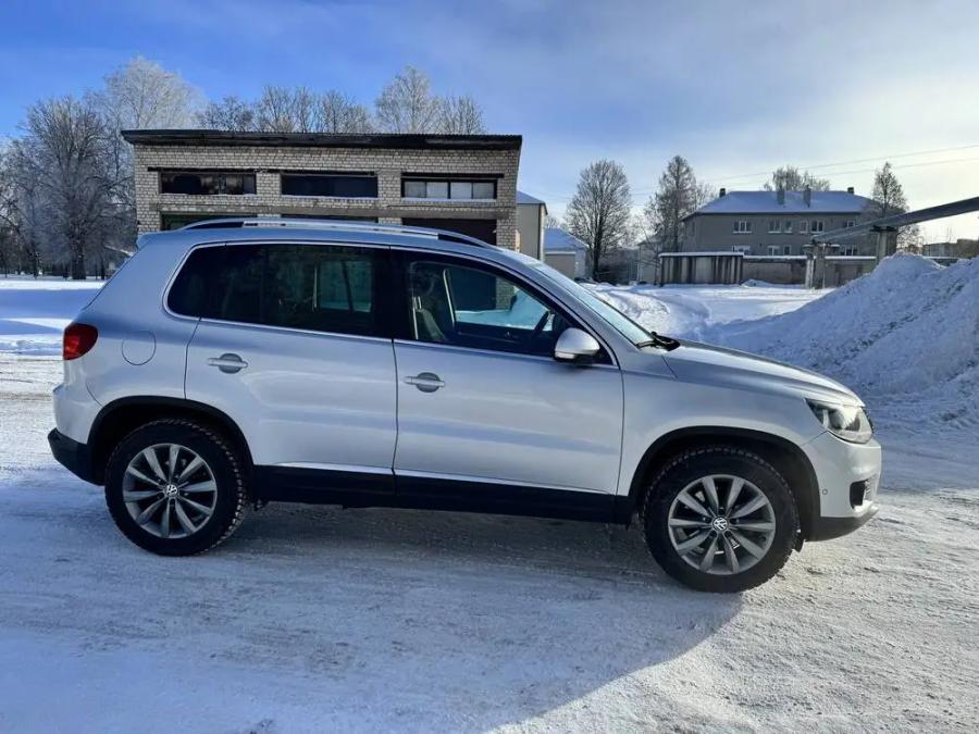 Pelēks Volkswagen Tiguan 2012 Rēzekne, ar dzinēja tilpumu 2.00 L un nobraukumu 238 tūkst. km par 8900 €, foto 9 vietnē AUTOMOTO.COM.LV