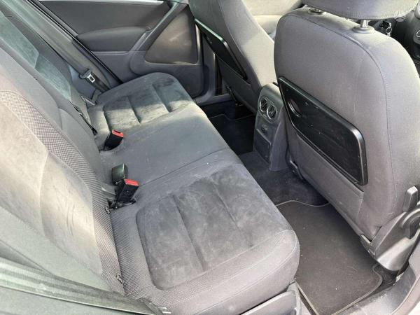 Grey Volkswagen Tiguan 2012 in Taurage, with an engine capacity of 1.97 L and mileage of 344 thousand km for 5400 €, photo 5 on AUTOMOTO.COM.LV