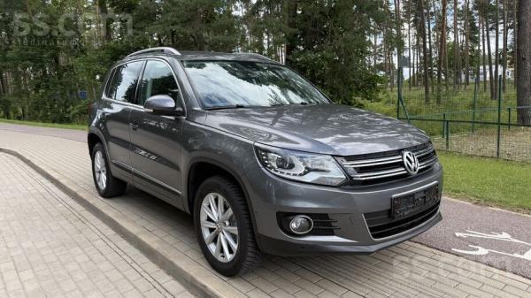 Grey Volkswagen Tiguan 2012 in Valmiera, with an engine capacity of 1.40 L and mileage of 197 thousand km for 8800 €, photo 2 on AUTOMOTO.COM.LV